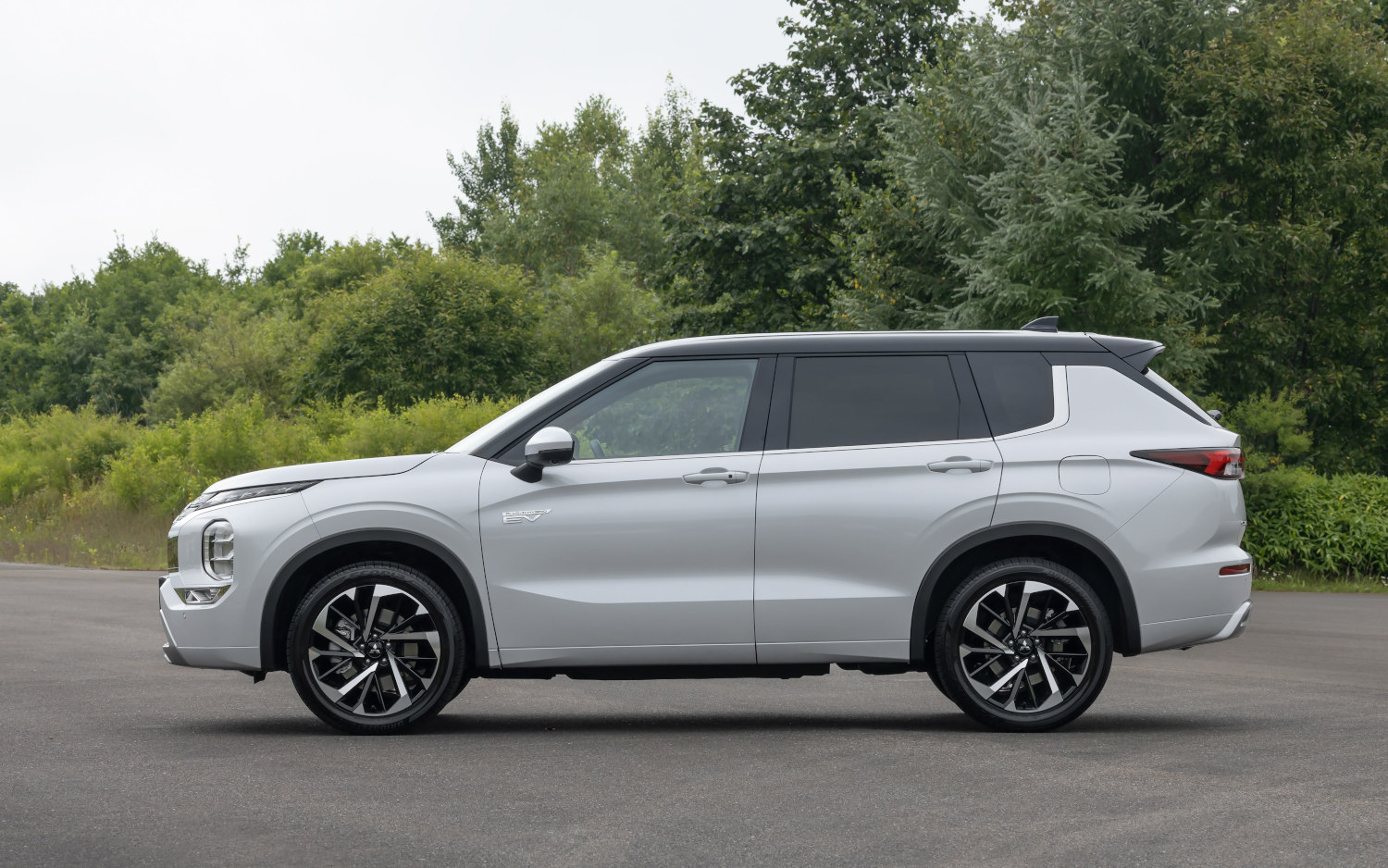 Mitsubishi Outlander PHEV SEL 2023 | SUV Drive